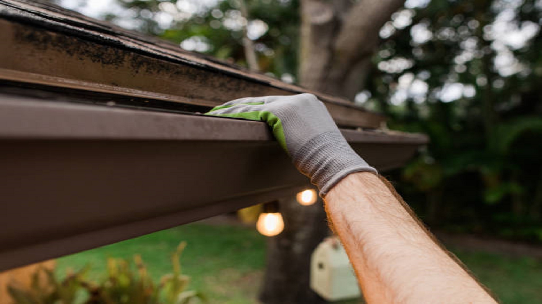 Do Seamless Gutters Still Need Cleaning?